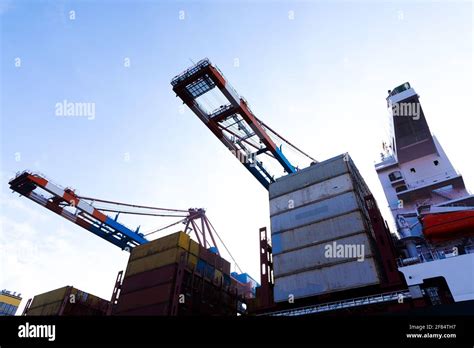 Container Terminal Gantry Cranes For Loading And Offloading Intermodal Containers From Container
