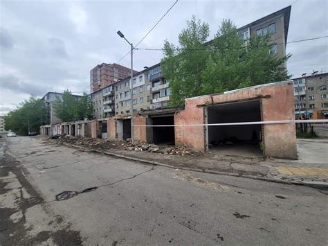 Нийтийн эзэмшил газарт зөвшөөрөлгүй барьсан 98 гараашийн газрыг чөлөөлөв