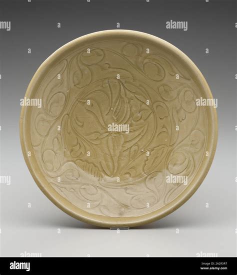 Unknown Chinese Bowl With Duck And Scrolling Grass Design 13th