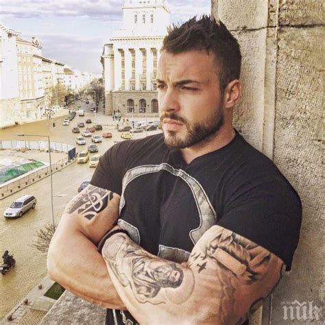 ПЪРВО В ПИК Паника в Сухата река Митака от София Ден и Нощ нахлу с джип в хиперпаркет СНИМКИ