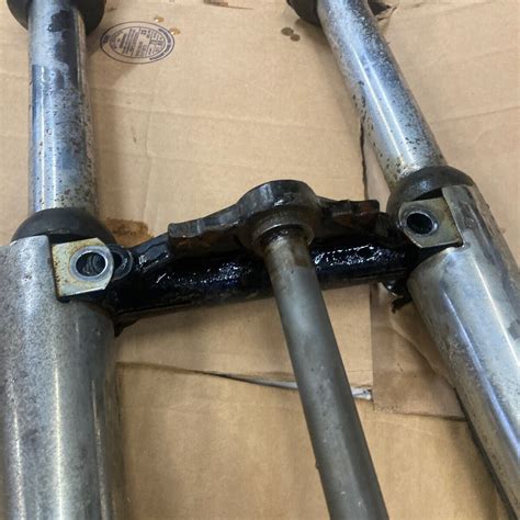 トライアンフ T140 Tr7 750 1973 フロントフォーク ステム トップブリッジトライアンフ用｜売買されたオークション情報