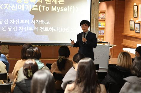민음사 인문교양팀 아무리 사소한 것에도 야단법석을 떨지 않고 선견지명으로 대비하고 자신에 대한
