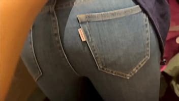 声だしたらバレるよネットカフェでSEXで喘いでイキまくるカップル XVIDEOS COM