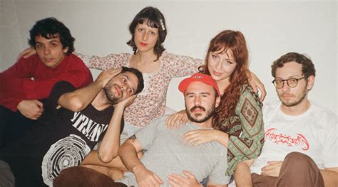 Juia Lança Live Session Que Expande O álbum “dois Trabalhos” E Inaugura 2026 Com Nova Leitura Ao