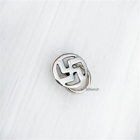 Swastik Silver Nose Pin Silberuh