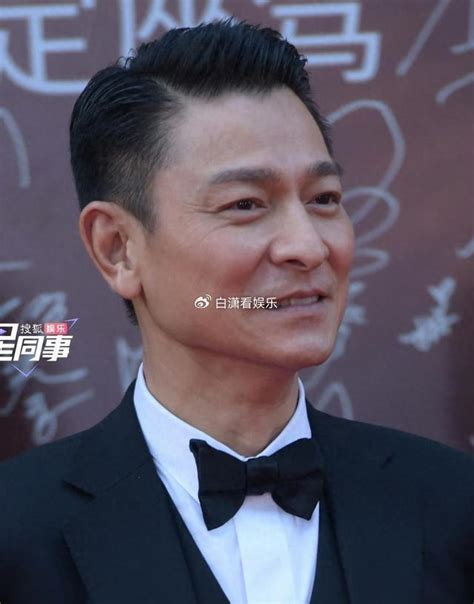 华表奖现场男星生图：遍地是普男，苏有朋和韩庚发福，王一博脸肿华表奖王一博苏有朋新浪新闻