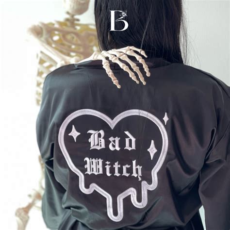 Bata De Satin Bad Witch Negra Black Bee