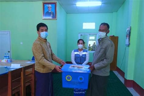 မကွေးတိုင်းဒေသကြီး ဂန့်ဂေါခရိုင် ထီးလင်းမြို့နယ် အောင်းတောင်ကျေးရွာရှိ မီးဘေးသင့် အိမ်ထောင်စုအား