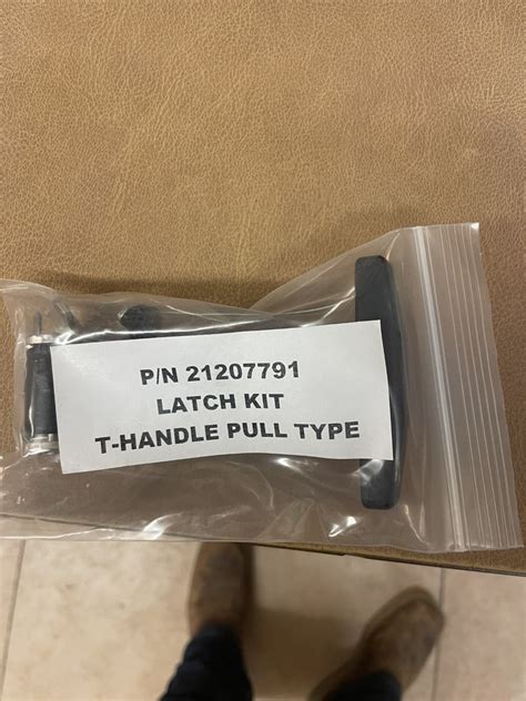 Rubber Latch For Mve Mushroom Shipper Replacement Pn 21207791 Semen Tanks Select Genetics