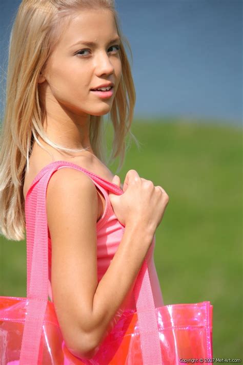 Tube Dupe Met Art Picnic