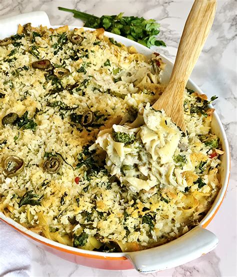 Broccoli Cheddar Tuna Noodle Casserole Heinens Grocery Store