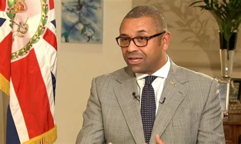 وزير الخارجية البريطاني يكشف عن مزايا جديدة لـ الذكاء الاصطناعي مبتدا