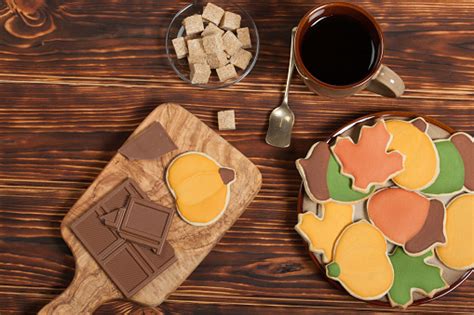 가을 스타일 로얄 아이싱을 곁들인 홈베이드 장식 설탕 쿠키 0명에 대한 스톡 사진 및 기타 이미지 0명 가을 가정 생활 Istock