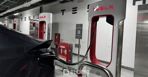 테슬라 슈퍼차저 외부 개방 임박타사 차량용 Qr코드 설치 블로터