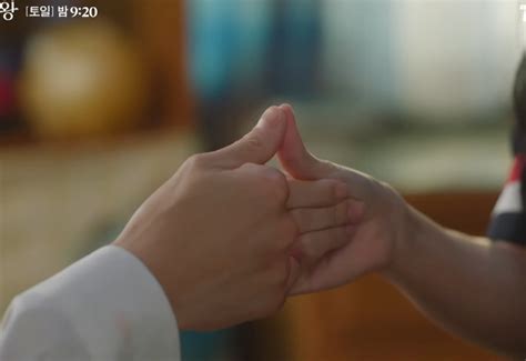 [잡담] 김수현 김지원 손크기차이 발림 인스티즈 Instiz 드영배 카테고리