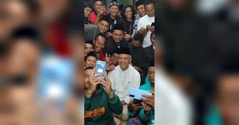 Momen Ganjar Bermalam di Ndalem Gus Abu Khoir Klawen, Cerita Awal Mengenal Mbah Moen | Dream.co.id