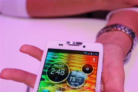 Motorola DROID RAZR HD And MAXX HD Hands On SlashGear