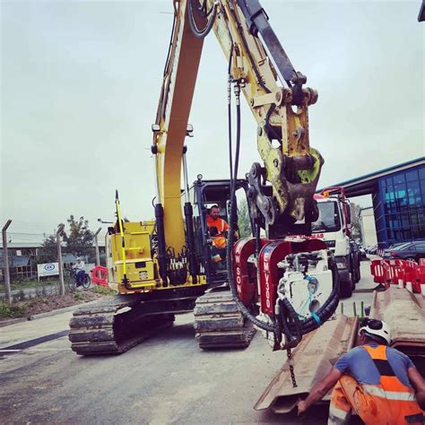 Hefin Thomas Agri Contractors Limited Our Dig Up Team Pictured Installing A New Interceptor