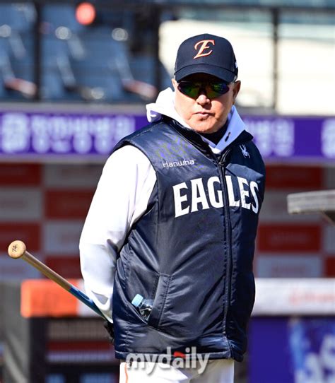 구단 최초승승승승승승승승 지는법 잊은 독수리군단 백전노장의 미소 초반 타선이 집중력 발휘해 줘 Md부산