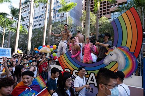 Pictures Indias First Pride March Since Gay Sex Was Decriminalised