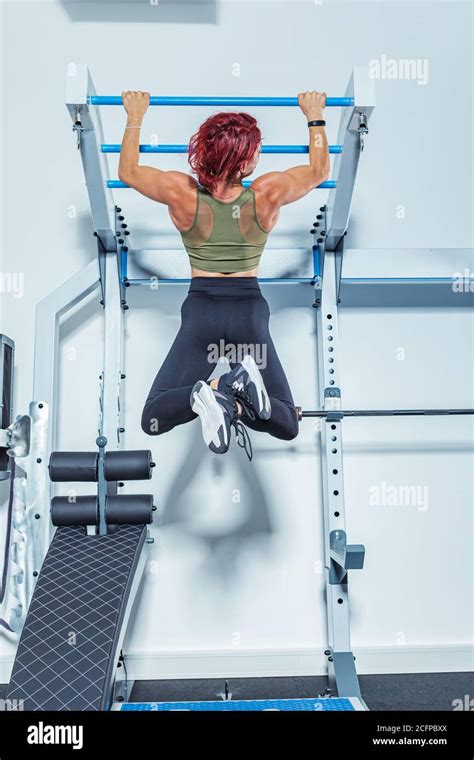 Pull Up Bar Hi Res Stock Photography And Images Alamy