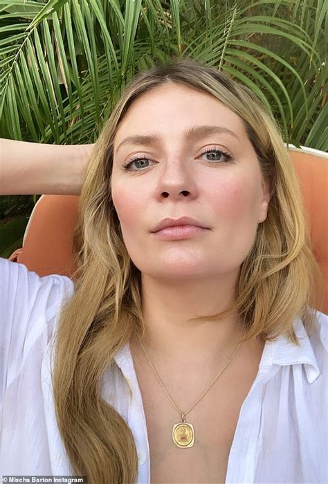 10 Mischa Barton Notting Hill Character Background