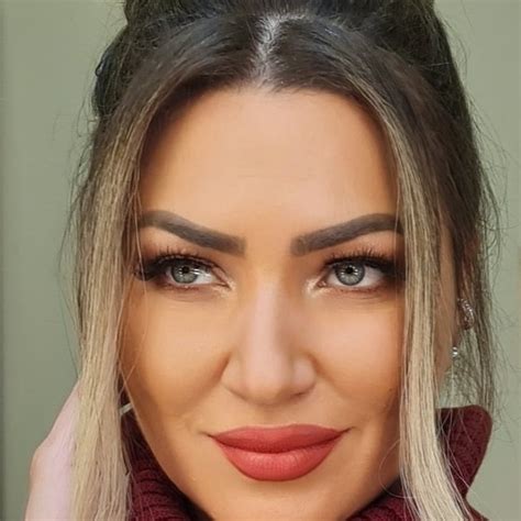 Iman Ezzeldin إيمان عز الدين