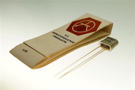 First Transistor Pikolvacations