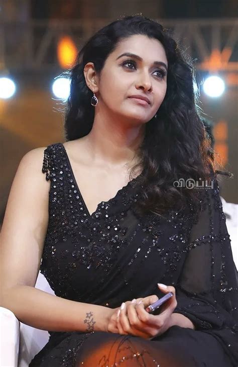 டிராண்ட்ஸ்பெரண்ட் சேலையில் ஜொள்ளுவிட வைக்கும் பிரியா பவானி சங்கர் க்யூட் புகைப்படங்கள்