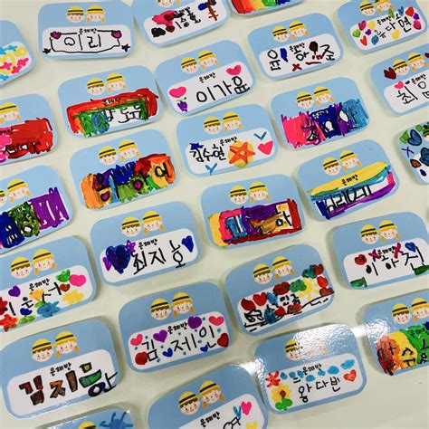 라노쌤🦖 3월 새학기 미술활동으로 내 얼굴 반쪽 그림과 친구 얼굴 꼴라쥬로 환경구성 뚝딱 🏻👧🏻👦🏻 유치원 놀이 놀이중심 놀이중심교육 새학기 신학기 환경구성