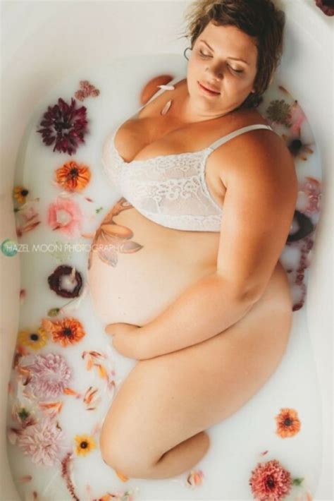 Pin On Plus Size Maternity Photo Shoot Inspiration