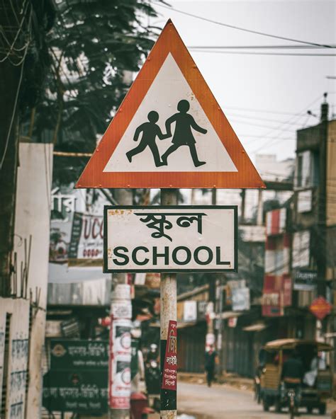 흰색과 검은 색 금연 표지판 사진 Unsplash의 무료 길 이미지