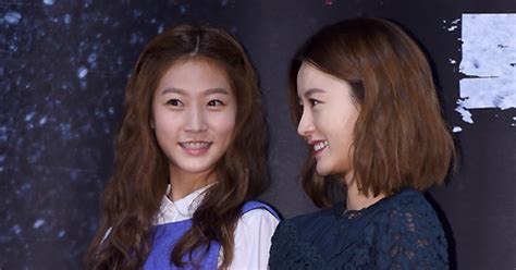 [md포토] 정유미 김새론 손꼭잡고 우정과시