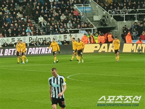 뉴캐슬live 황희찬 리그 1호골 투입 2분 만에 동점골 뉴캐슬 1 1 울버햄턴 후반 진행 중