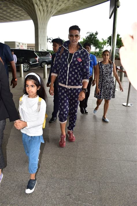 Akshay Kumar Twinkle Khanna With Nitara Kumar Snapped At Mumbai Airport Filmibeat