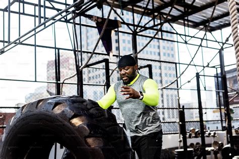 徒手锻炼 自重全身锻炼 无器械训练指南