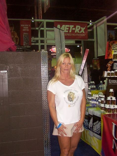 Pictures Of Raye Hollitt