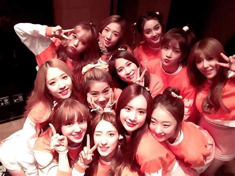 우주소녀💕 On Instagram “목요일에도 우주소녀와 함께 💪 오늘 하루도 함께해주셔서 감사합니다👏💕 내일도 함께 언제든지 함께 우주스타그램 우주소녀 모모모