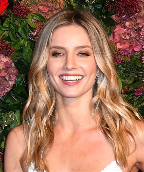 Annabelle Wallis Hairstyles And Haircuts Hair Ideas