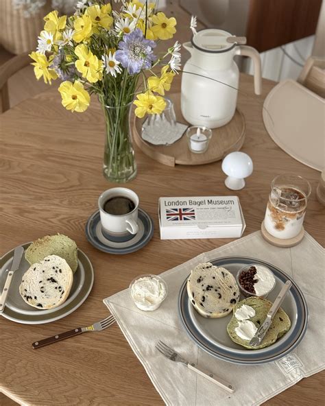 어반데이 조소현 신혼집인테리어 🪟아침에 환기한번 싹 해주고 바로 공기청정기 On🩵 요즘은 Ai 시대라 쿠쿠 공기청정기도 스마트 듀얼청정센서로 전원만 켜주면