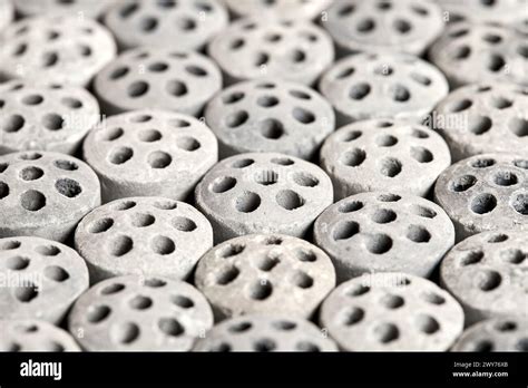 Carbon Dioxide Reforming Of Methane Nickel Catalyst Seven Holes Cylinder Pellet Form Shape