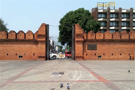 Tha Phae Gate The Ultimate Gateway To Chiang Mais Soul