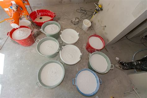 Machine For Mixing Water And Prepared Mixture For Plastering Skim