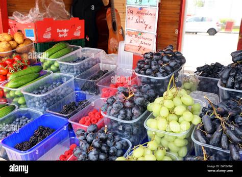 Obst Als Gesundes Nahrungsmittel Viele Verschiedene Obstsorten Liegen