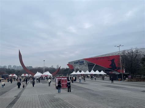 Bts Community Post 호비야 아침 먹었어 티켓팅 선예매 성공하고 꿈인가 생시인가 했는데 오늘이 오긴 왔네~ 콘서트 보러 와서 올팍에서 아점 먹는 중