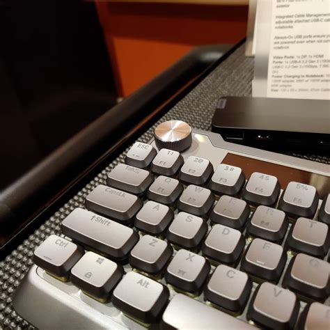 Клавиатура Lenovo с подзарядкой пальцами: фото