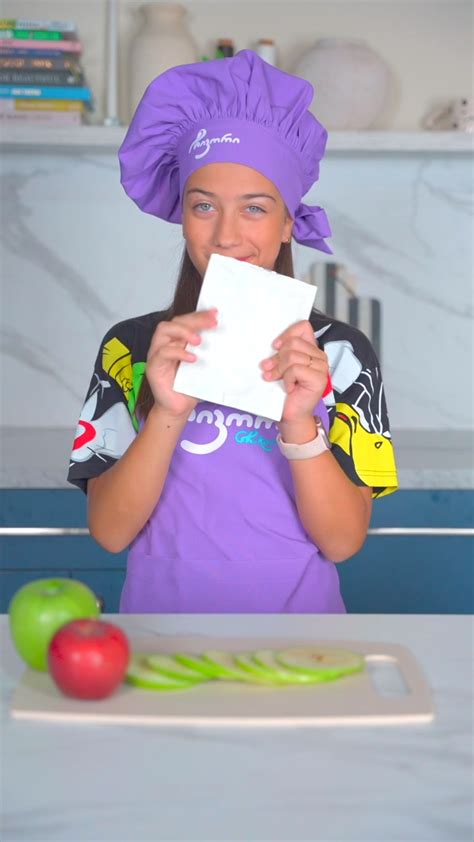 დაიკოები ამზადებენ სუხარებს 2 ემილია და დანიელა ამზადებენ სუხარებს სრული ვიდეო 👉