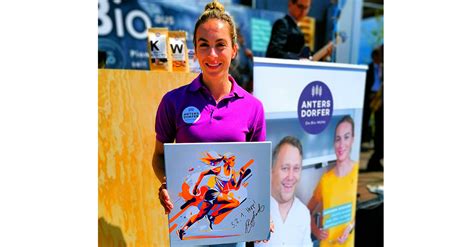 Top Sprinterin Alexandra Burghardt Signiert Einen Leinwanddruck