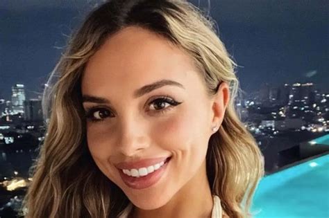 Kliff Kingsburys Wag Dons Skimpy Bikini While Partner Looks To Get New