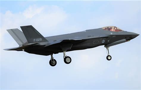 More Lightning Iis For The Dutch